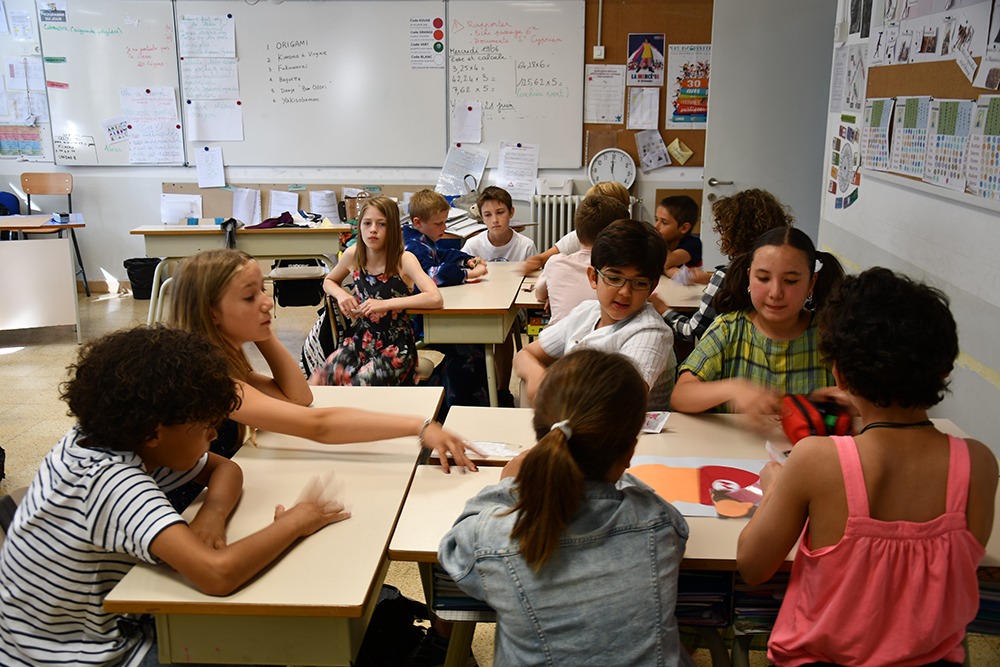 Une Maman Japonaise Visite Les Cm2 2 Lycée Français De Barcelone