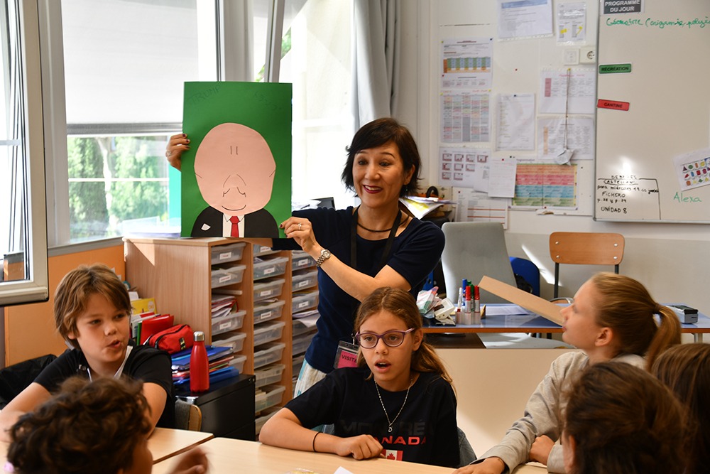 Une Maman Japonaise Visite Les Cm2 2 Lycée Français De Barcelone