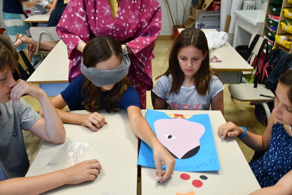 Une Maman Japonaise Visite Les Cm2 2 Lycée Français De Barcelone
