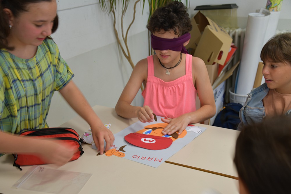 Une Maman Japonaise Visite Les Cm2 2 Lycée Français De Barcelone