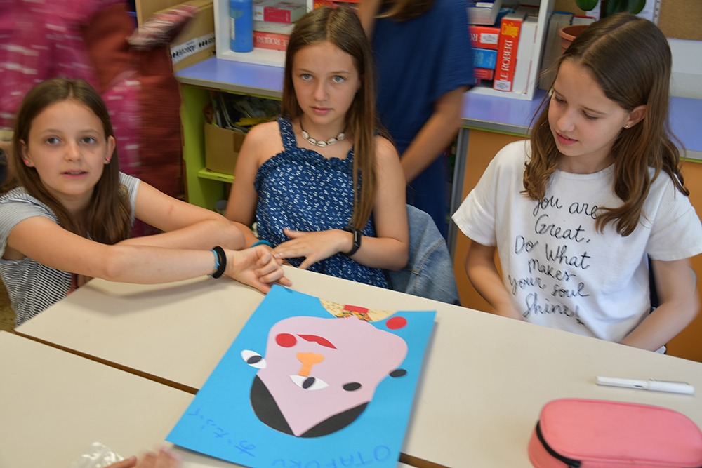 Une Maman Japonaise Visite Les Cm2 2 Lycée Français De Barcelone