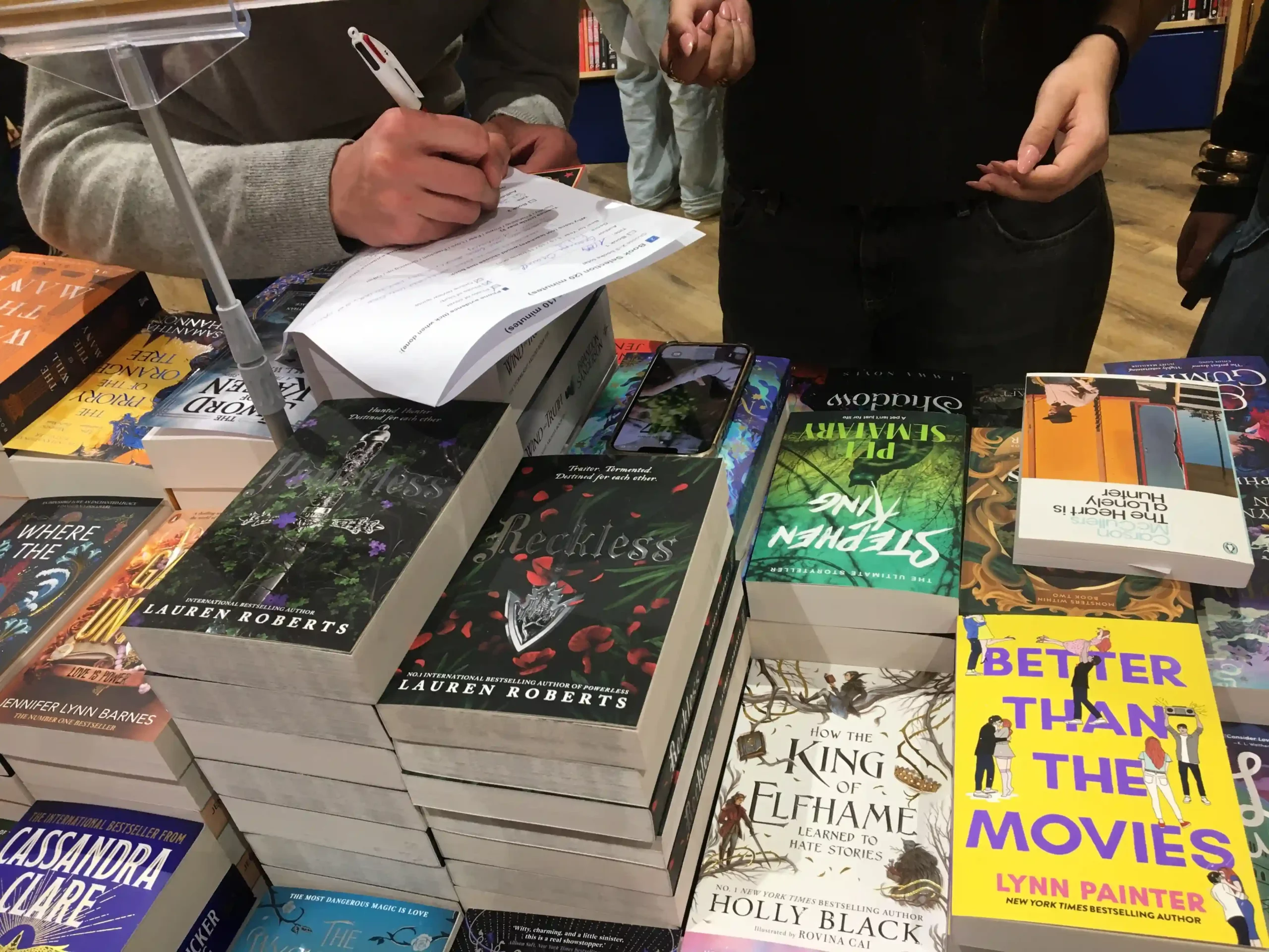 Les 1ère LLCE Anglais en visite dans une English Bookshop - Lycée ...